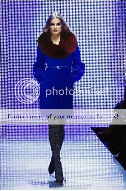 View size chart! : kaley cuoco watch